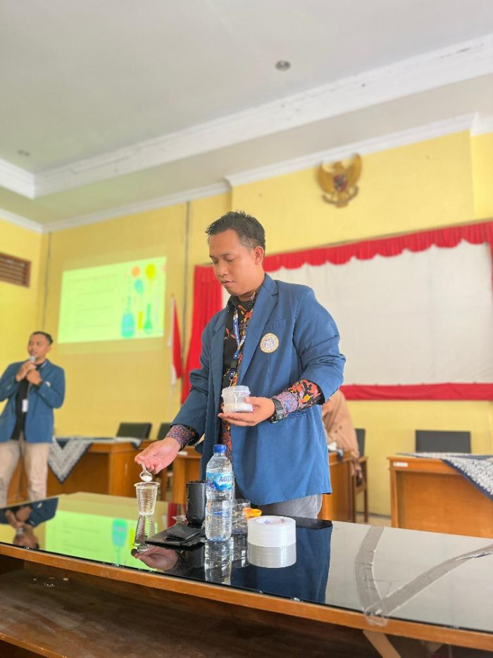 Kegiatan Pengabdian Masyarakat: Upaya Mahasiswa Magister Kesehatan Lingkungan Universitas ...